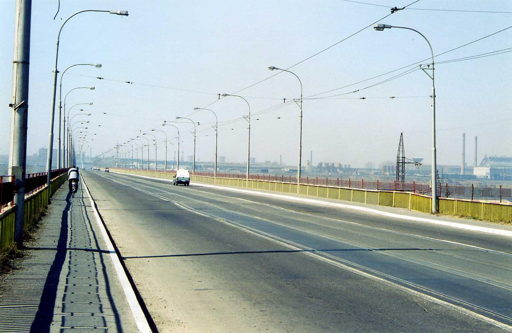 The Long Causeway to Sidex, Galaţi ,Romania. | わかやま市民生協労働組合